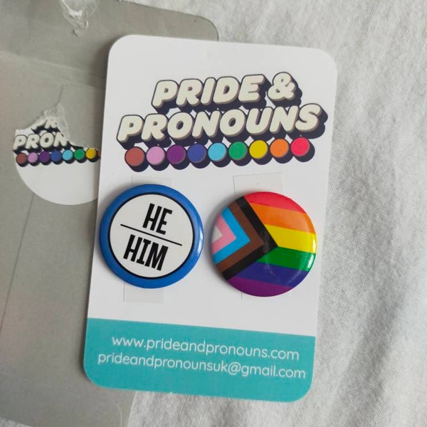 Bulk Pack Blank Pronoun Pins. 1.25 Inches (32mm) Diameter. Customisable ...