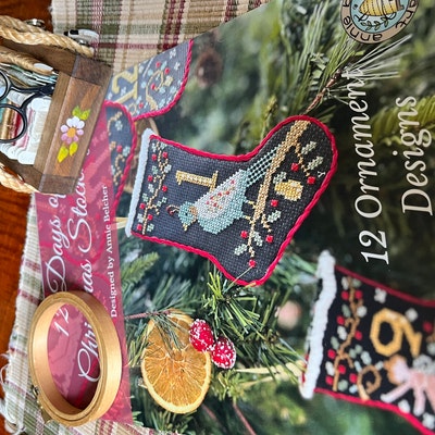SILHOWITCHES QUAKER, XS4009, Teresa Kogut - Etsy