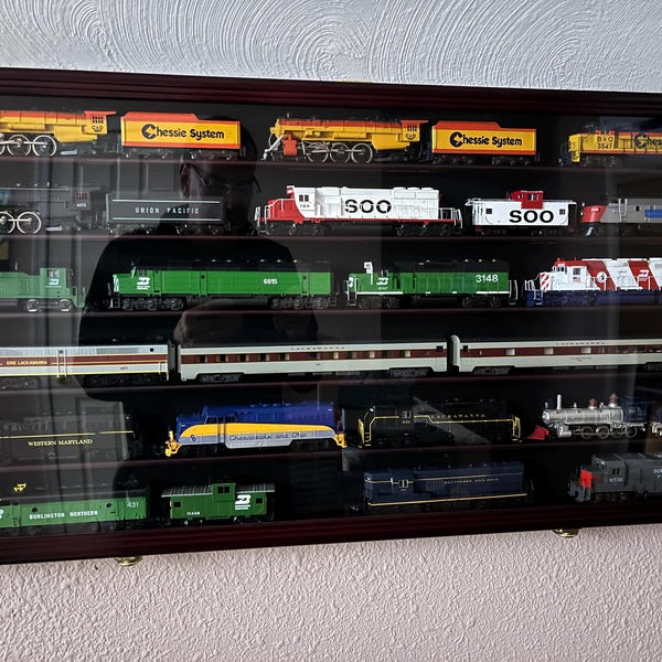 HO Scale Train Display Case Model Train Car Wall Cabinet Shelf Rack W ...