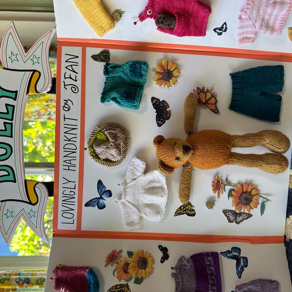 Fancy Crest Crown Fleur De Lis Lion Metallic Gold Threading Royalty ...