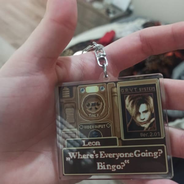 Resident Evil 4 Keychain, Leon Kennedy Keychain, Pixel Art Keychain ...