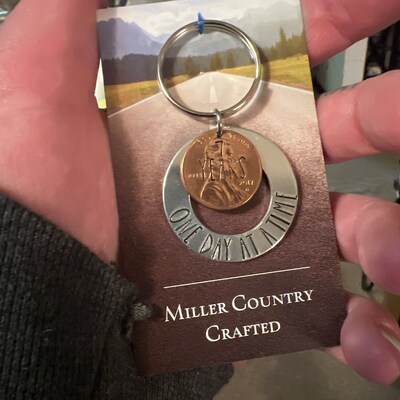 Old Keys Won't Open New Doors Keychain, New Me Gift, Inspirational ...