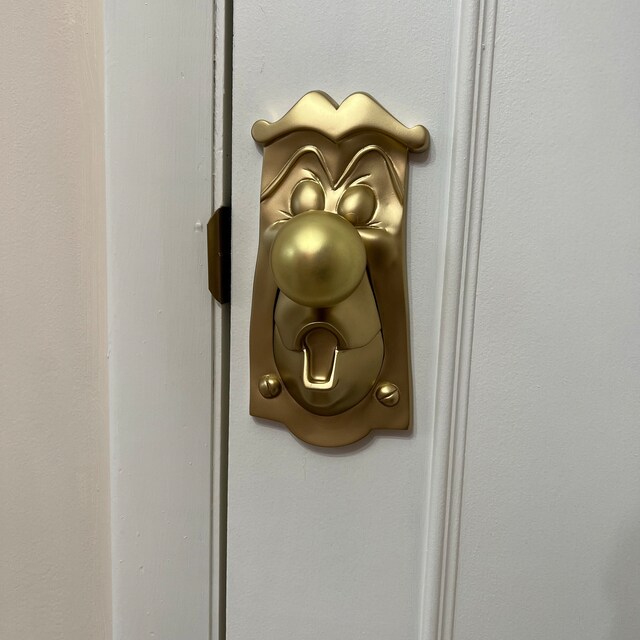 Alice In Wonderland Talking Door Knob