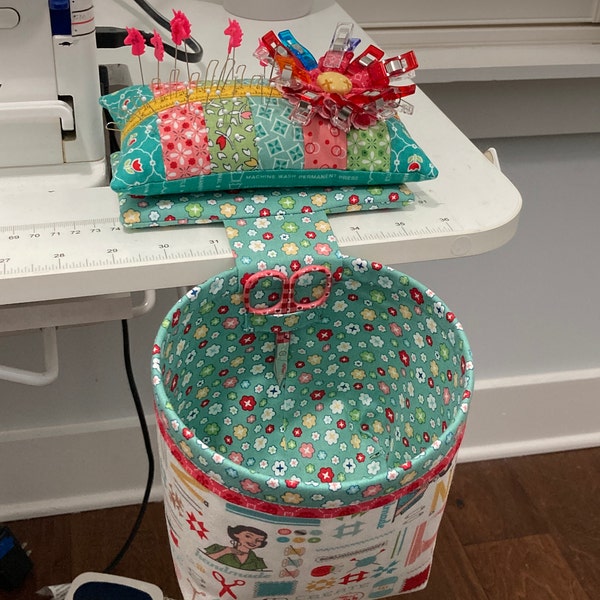 Thread Catcher With Detachable Pincushion, Sew in Style, Scrap Catcher ...