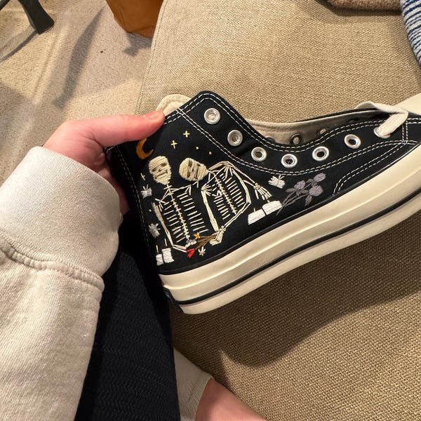 Peanuts Embroidery Design, Peanuts Halloween, Fall Converse, Dog Shoes ...