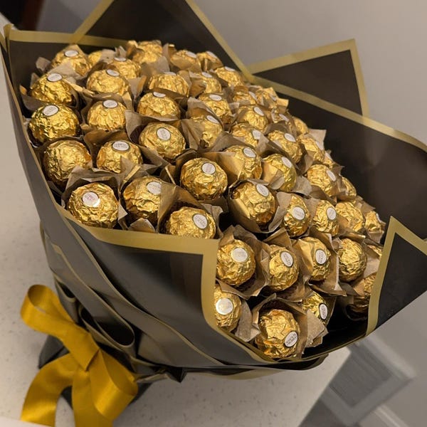 Luxury Ferrero Rocher Round Cake Giftbox. Gift for Birthday ...