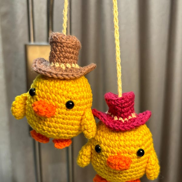 Daisy Charm Crochet Pattern, Crochet Daisy Rear View Mirror Car Charm ...