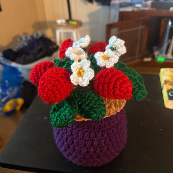 Crochet Strawberry Plant Pattern: Amigurumi Flowers PDF - Etsy