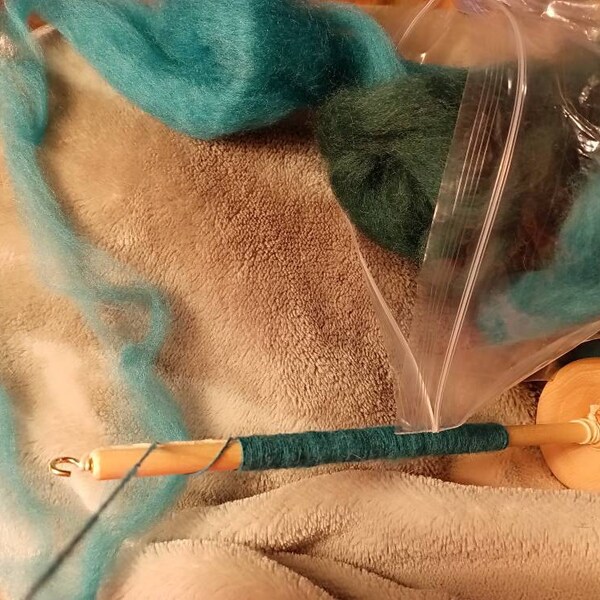 Bottom Whorl Drop Spindle Kit for Beginner Student W/ Fiber Wool Yarn ...