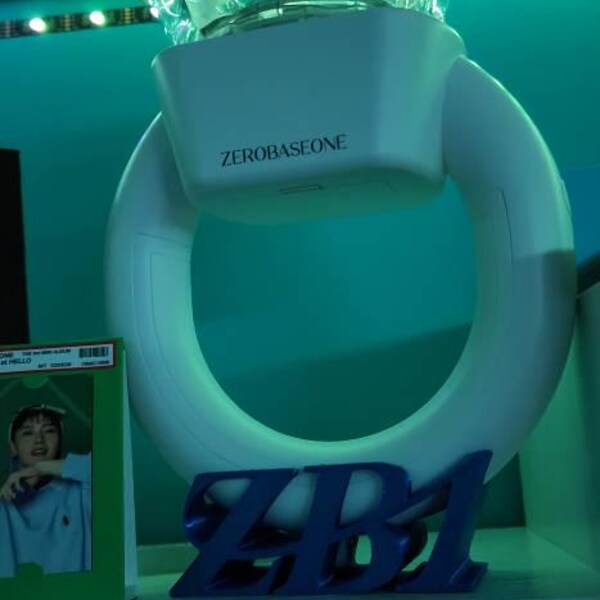 KPOP Lightstick Stand for KIOF Kiss of Life Lightstick - Etsy