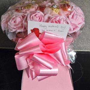 Ferrero Rocher & Lindt Lindor Pink Chocolate Bouquet Sweet Gift Hamper ...