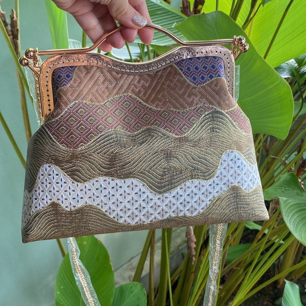 Vintage Cheongsam Style Kiss Lock Handbag With Ocean Oil Painting ...