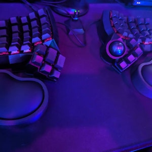 Skree Hanger the Keyboard Display Stand That Can Hang on Your Wall - Etsy