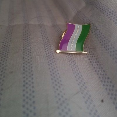 Suffragette Flag Lapel Pin Badge Votes for WOMEN Suffragettes Symbol ...