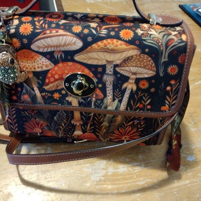 Gothic Skeleton Reading Satchel, Dark Academia Skeleton Library Floral ...