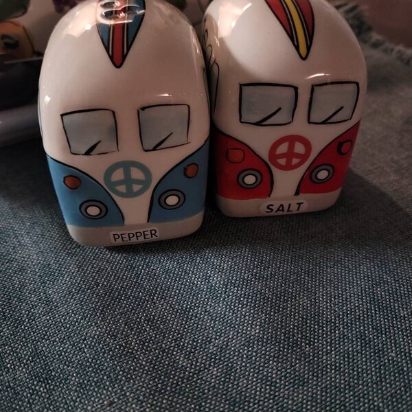 Miniature Wood-look Silly Seagull Hand-painted Resin Seagull Perched on ...