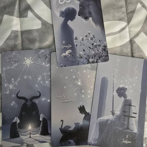 Moonlight Dream Tarot | 78 Tarot Cards Deck, 4 Extra Cards, 196-page ...