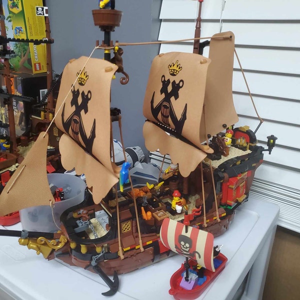 Custom Sail Set for Ship 6285 With Flag and Cape Black Falcon Pirate ...
