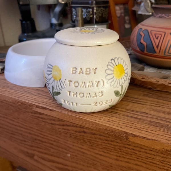 Daisy Cat Urn, Yellow Cat Urn, Creamation Urn, Pottery Urn for Pets ...