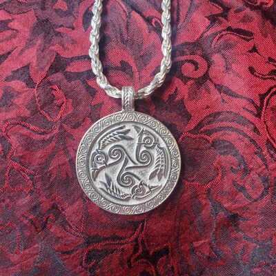 Celtic Morrigan Goddess Three Ravens Morrighan Triskelion Triskele ...
