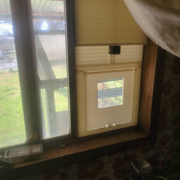 Vertical Cat Door for Sliding Window - Resizable, Fits 16-36 Inch Windows - Easy Install, No ...