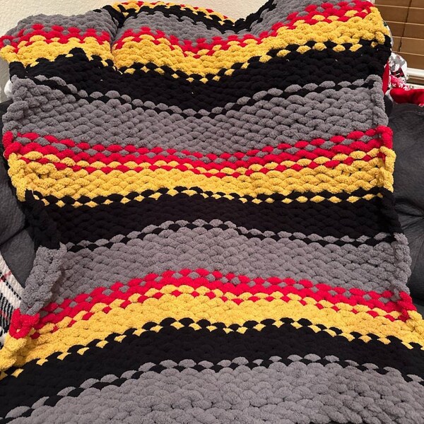 Bluey Hand Knitted Chunky Blanket - Etsy