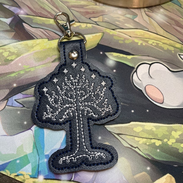 Middle Earth Key Fob // Keychain // Bag Tag // Tolkien Leaf Lorien Door ...