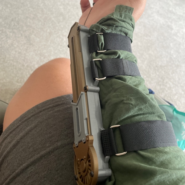 V2 Assassin's Syndicate Jacob Frye Hidden Blade (grey/gold) - Etsy