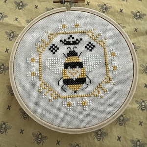 Quirky Quaker Queen Bee - PDF Pattern - Garden Delights - Darling ...