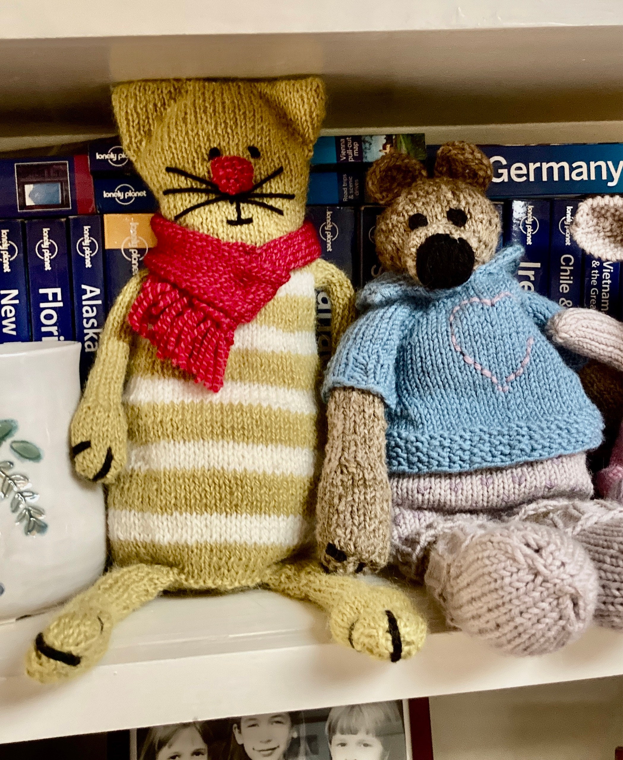 Knitting Pattern Cat / Knitted Kitty / Pablo the Serious Cat | Etsy