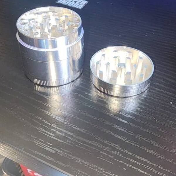 Free Gifts | Premium Pink 4 Piece Herb Spice Grinder | Cute Grinder ...