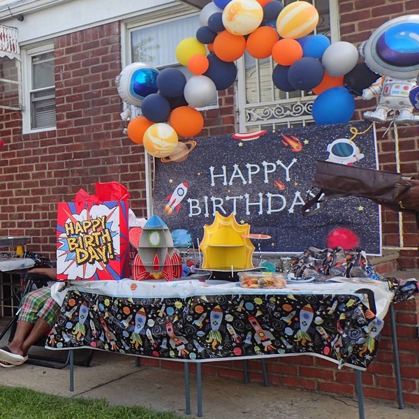 Space Themed Birthday Party Balloons | Astronaut Themed Balloon | Blast ...