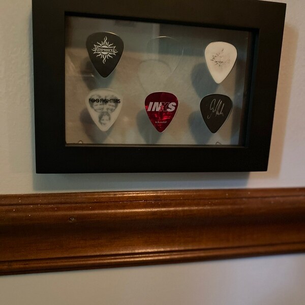 Guitar Pick Display - 4" X 6" Horizontal Frame BLACK - Holds 6 Guitar ...