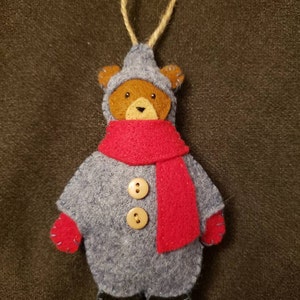 Bundled up Bear Felt Ornament Pattern, Felt Bear Christmas Ornament ...