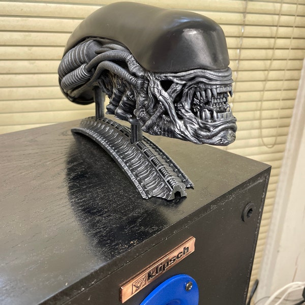 Xenomorph Alien Display Piece With Removable Translucent Dome - Etsy