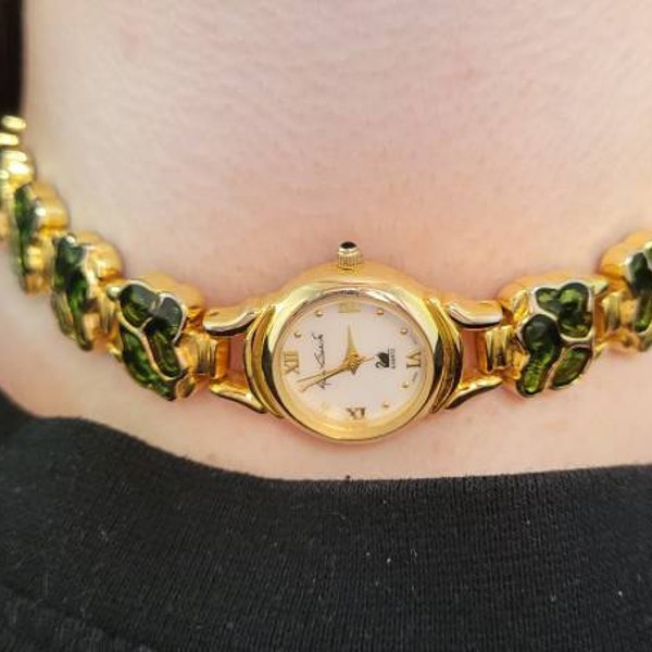 Working Vintage Wittnauer White Gold Ladies Watch With Swirl Detail ...