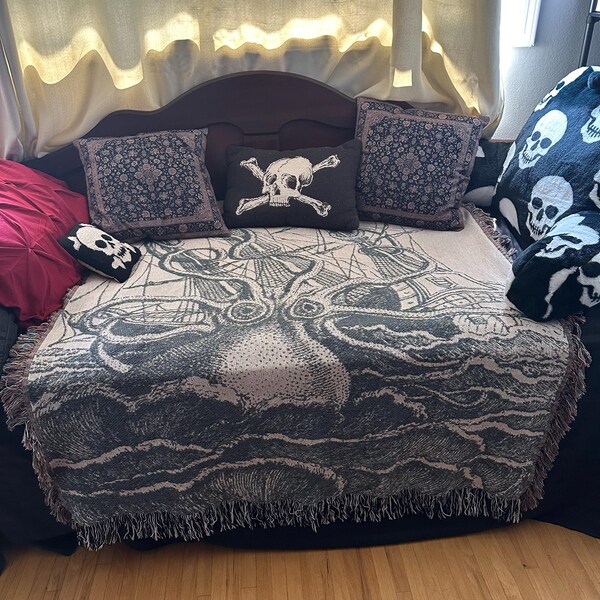 Snakes in the Forest Black Woven Blanket Throw Tapestry Cotton Knitted ...