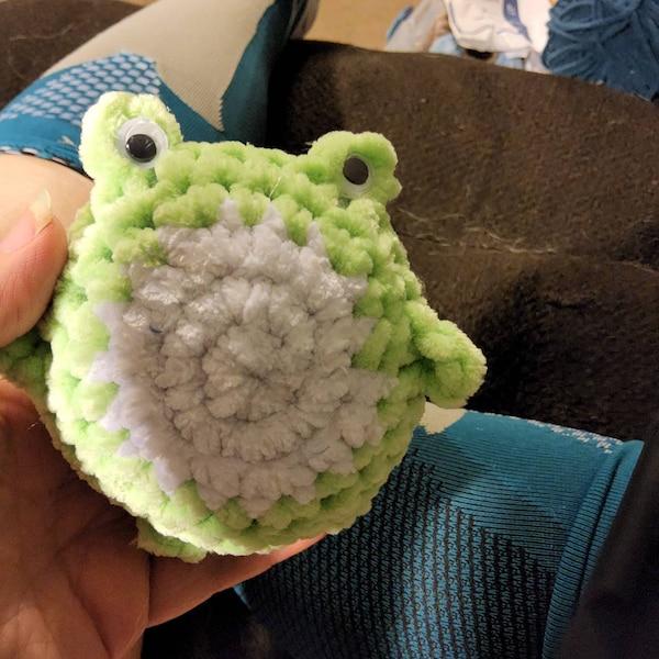 Crochet PATTERN Little Frog Keychain, No Sew, Amigurumi Tutorial PDF in ...