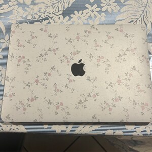 Pretty Flowers on Light Pink Flora MacBook Case for New MacBook M1 M2 ...