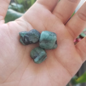 Raw emerald stone xsmall genuine emerald crystal Natural | Etsy