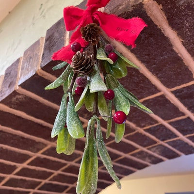 Rustic Christmas Mistletoe / Mistletoe, Christmas Party Decorations ...