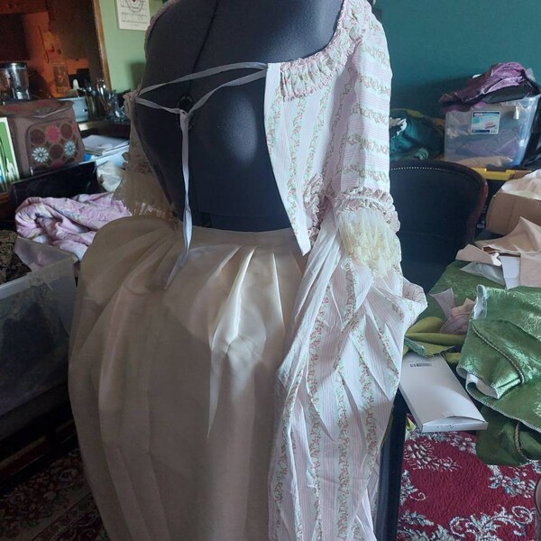 Robe a La Polonaise 18th Century Women's Cotton Pattern Dress ...