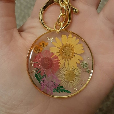 Handmade Real Dried Flower Resin Aesthetic Keychains Party Favors ...