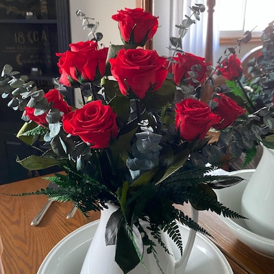 12 Preserved Roses in Ceramic White Vase / Dozen Forever Roses ...