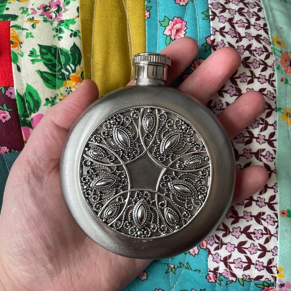 FLASK, Round Flask - Stainless Steel Flask With Antique Silver Design ...
