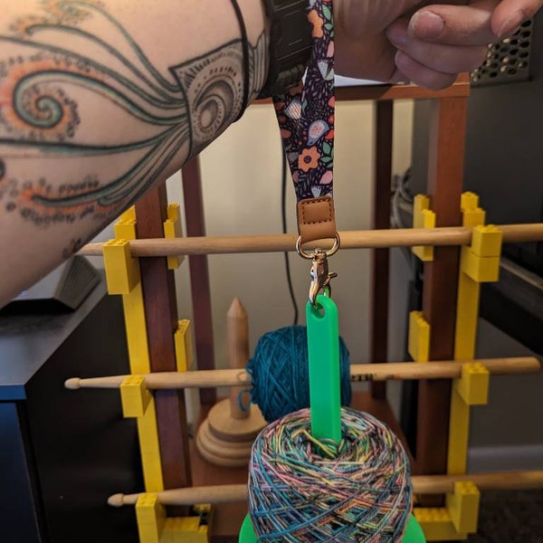 Portable Yarn Holder, Travel Wrist Hanging Yarn Cake Dispenser, Gift ...