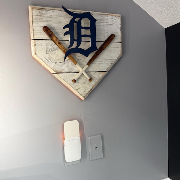 CUSTOM - Wooden Team Pennant - Etsy