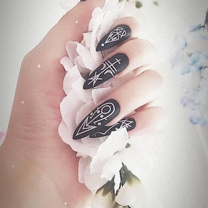 Cast A Spell Nailz, 24 Long Witchy Press on Nails, Matte Black Satanic ...