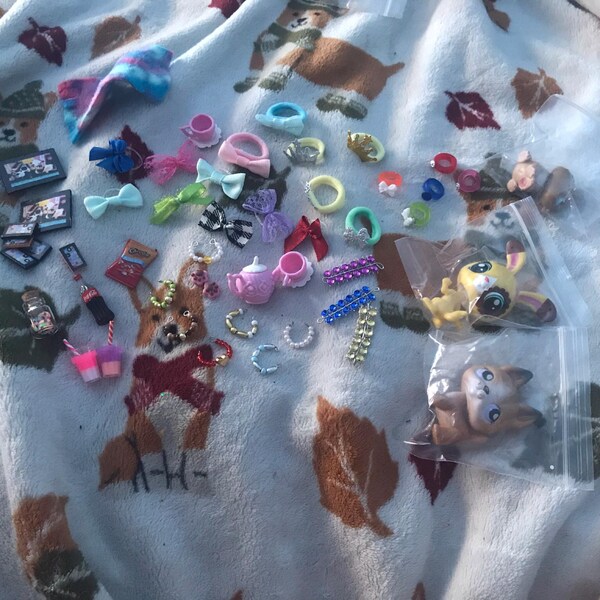 Authentic LPS 26 Pc Play Set 3 Pets (1 Random CAT or DOG and 2 Other ...