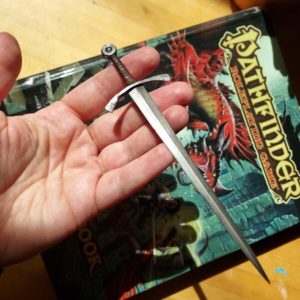 Mini Targe Round Shield Brooch, Dnd Rpg Fantasy Accessory - Etsy